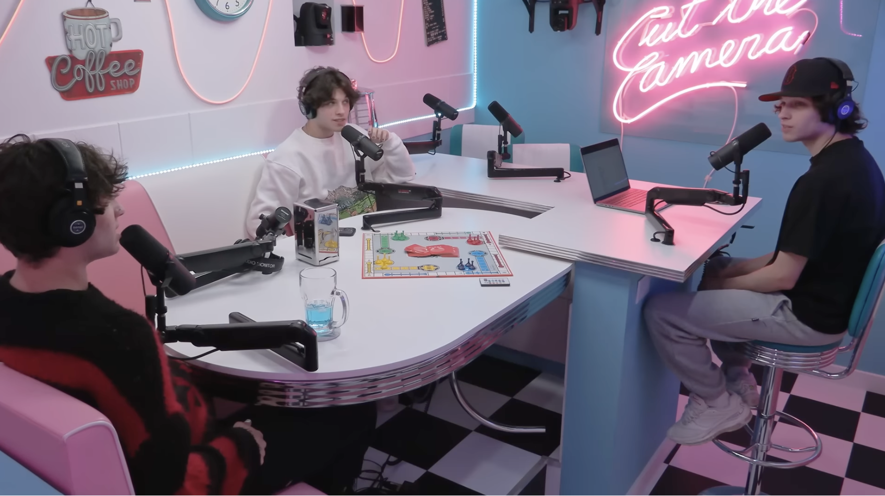 5 Podcast Studio Design Ideas You Can Take Inspiration From - Ambrella Art